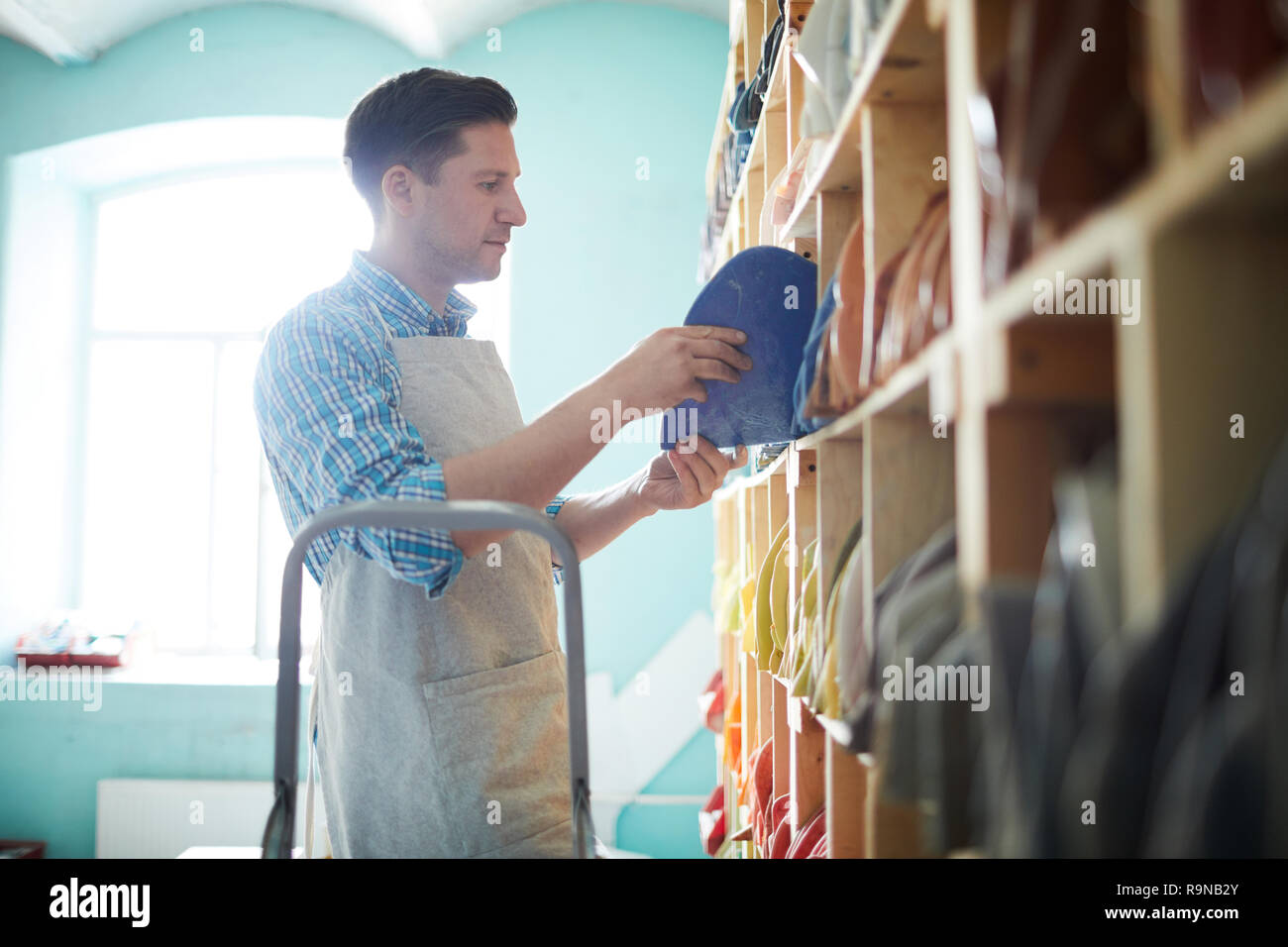 Looking for patterns hi-res stock photography and images - Alamy