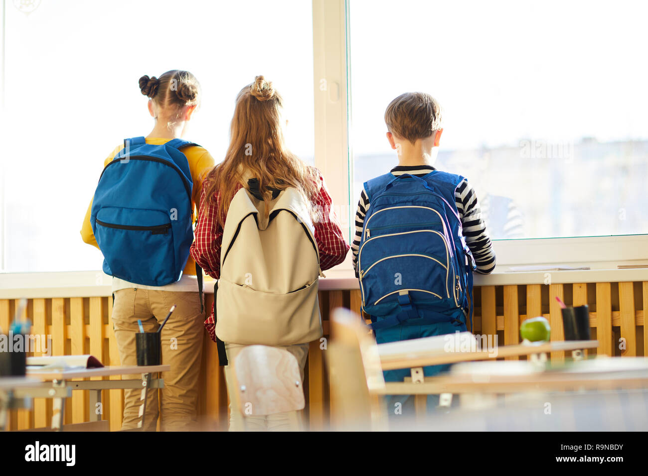 School girl lonely hi-res stock photography and images - Alamy