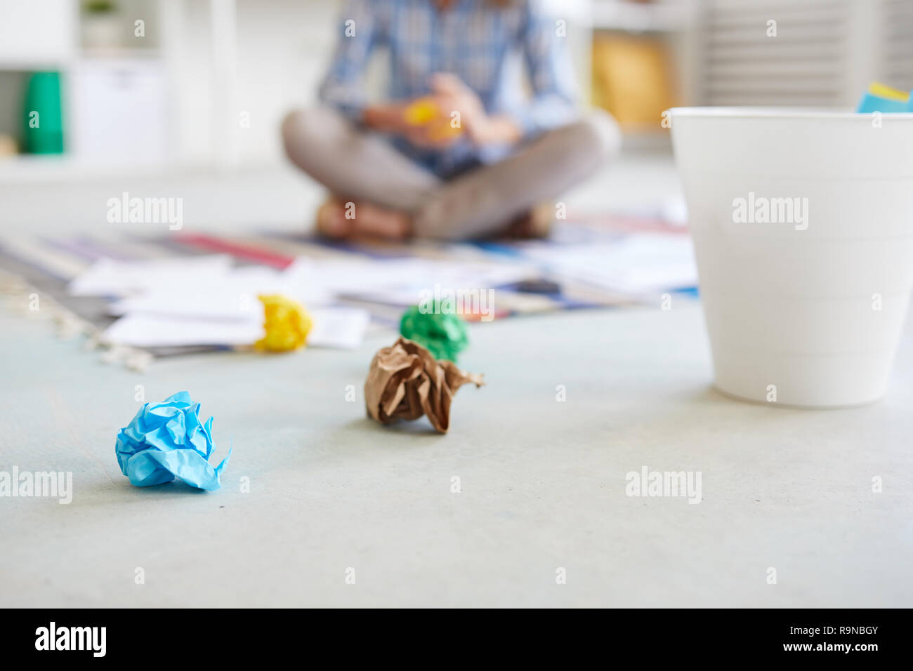 Crumpled papers hi-res stock photography and images - Alamy