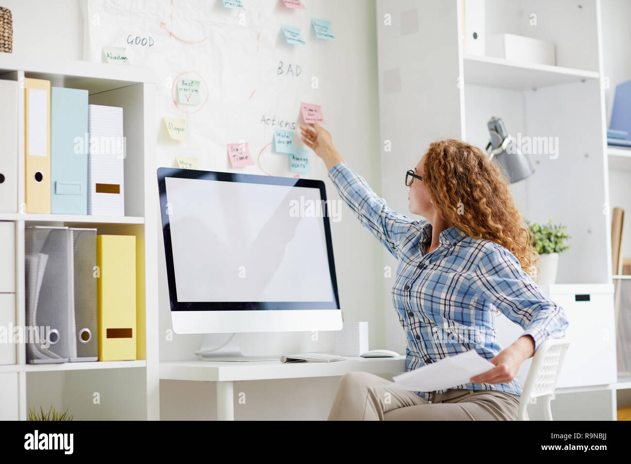 Reading note hi-res stock photography and images - Alamy