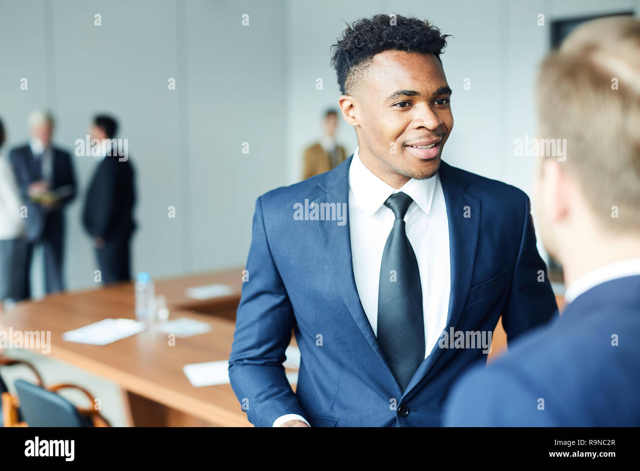 Colleague teammate hi-res stock photography and images - Alamy