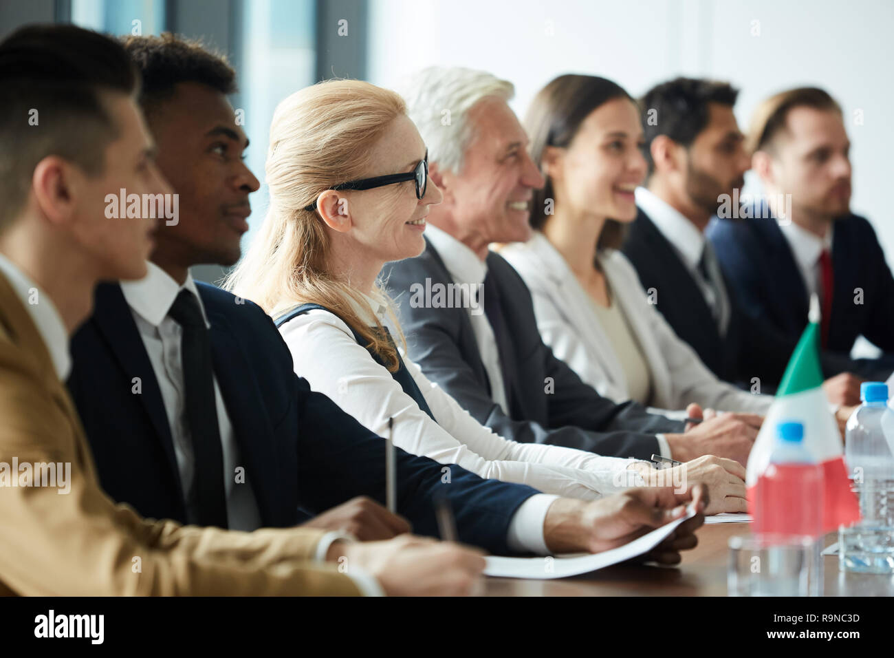Introducing people hi-res stock photography and images - Alamy