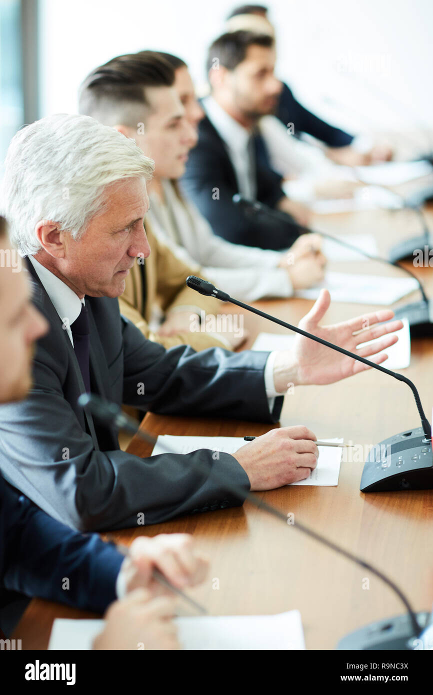 Businessman speech conference hi-res stock photography and images - Alamy