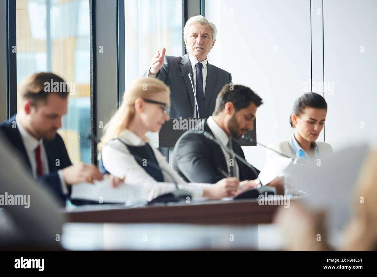 Corporate debate hi-res stock photography and images - Alamy