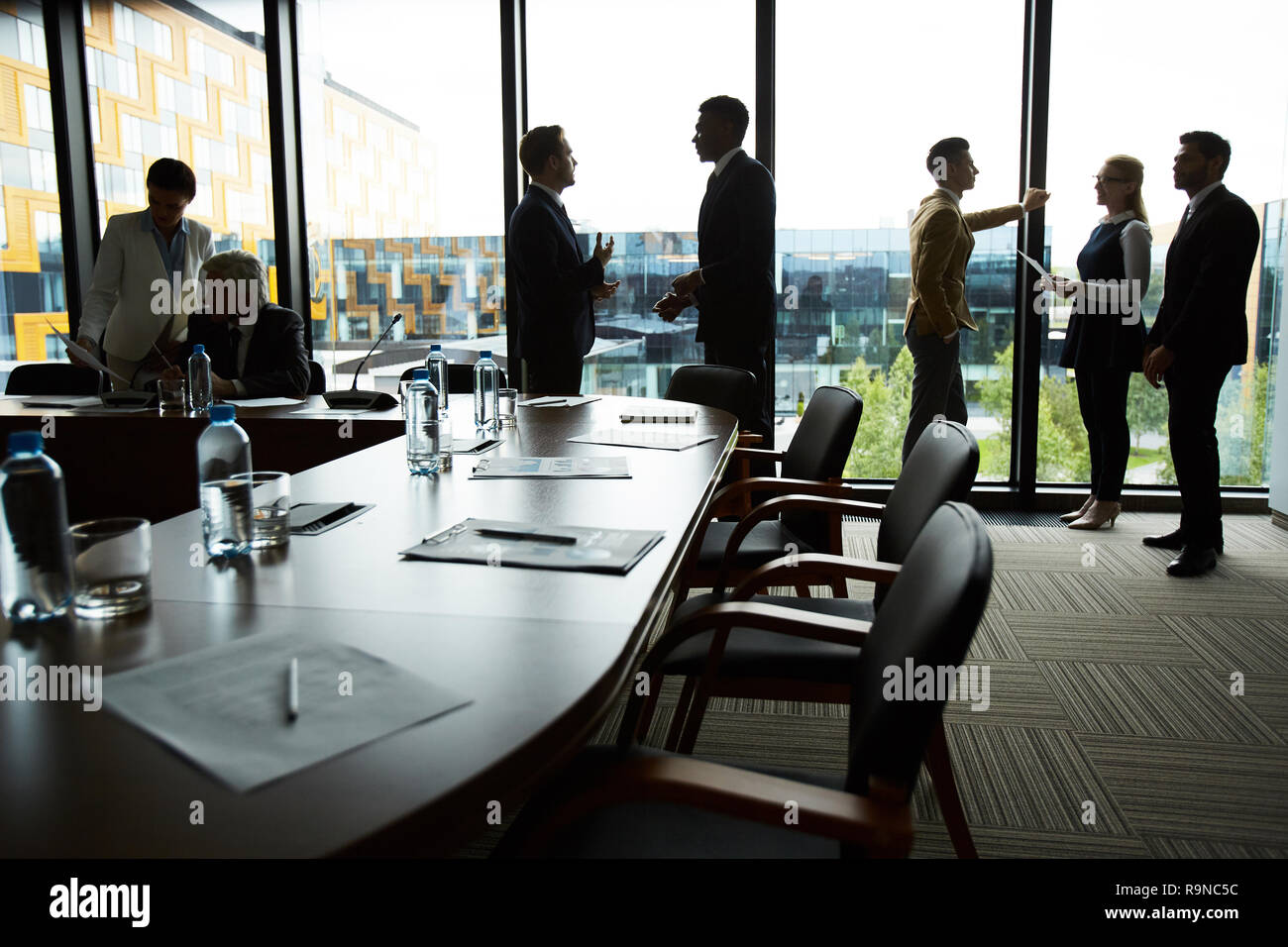 Business meeting in conference hall hi-res stock photography and images ...