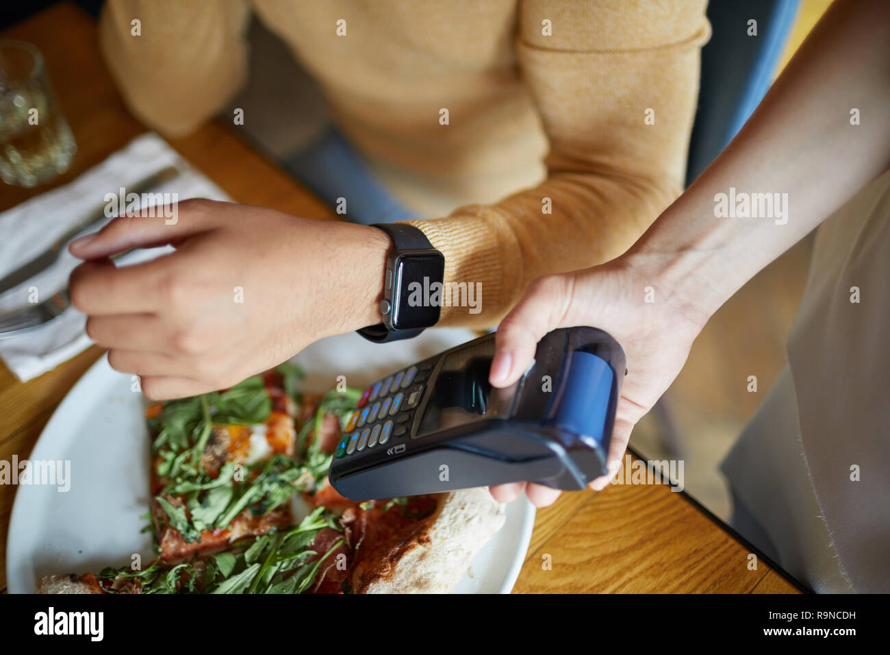 Contactless payment device hi-res stock photography and images - Alamy