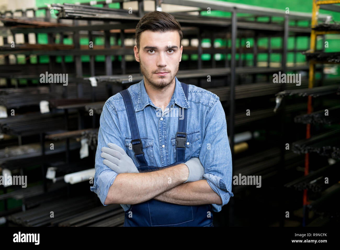 Young manufacturing hi-res stock photography and images - Alamy