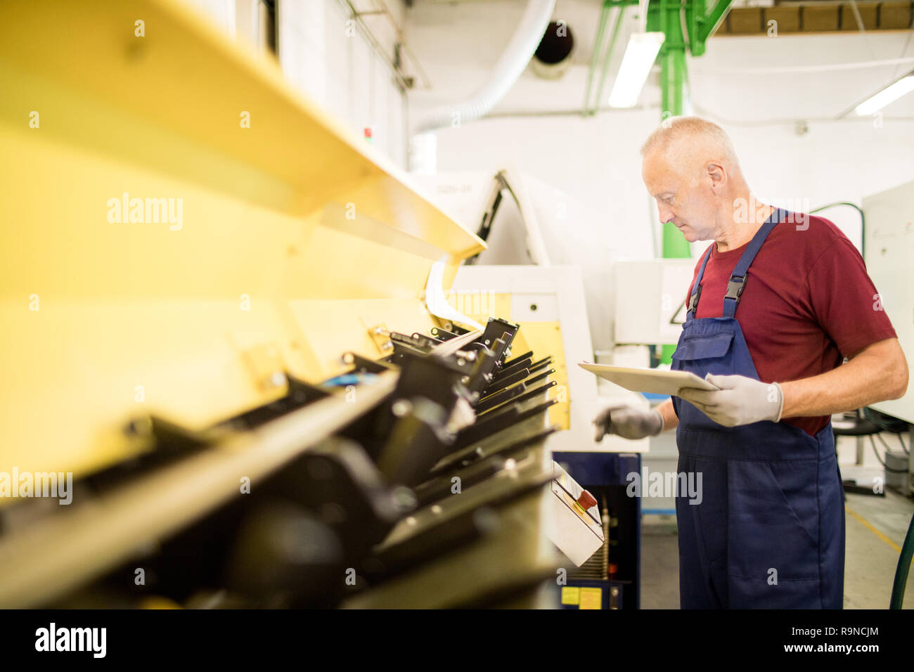 Industrial lathe hi-res stock photography and images - Alamy