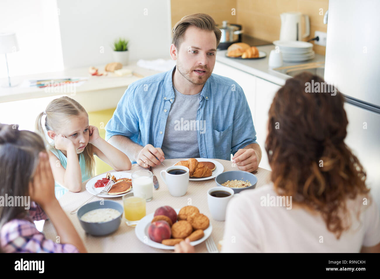 Family argument dinner table hi-res stock photography and images - Alamy