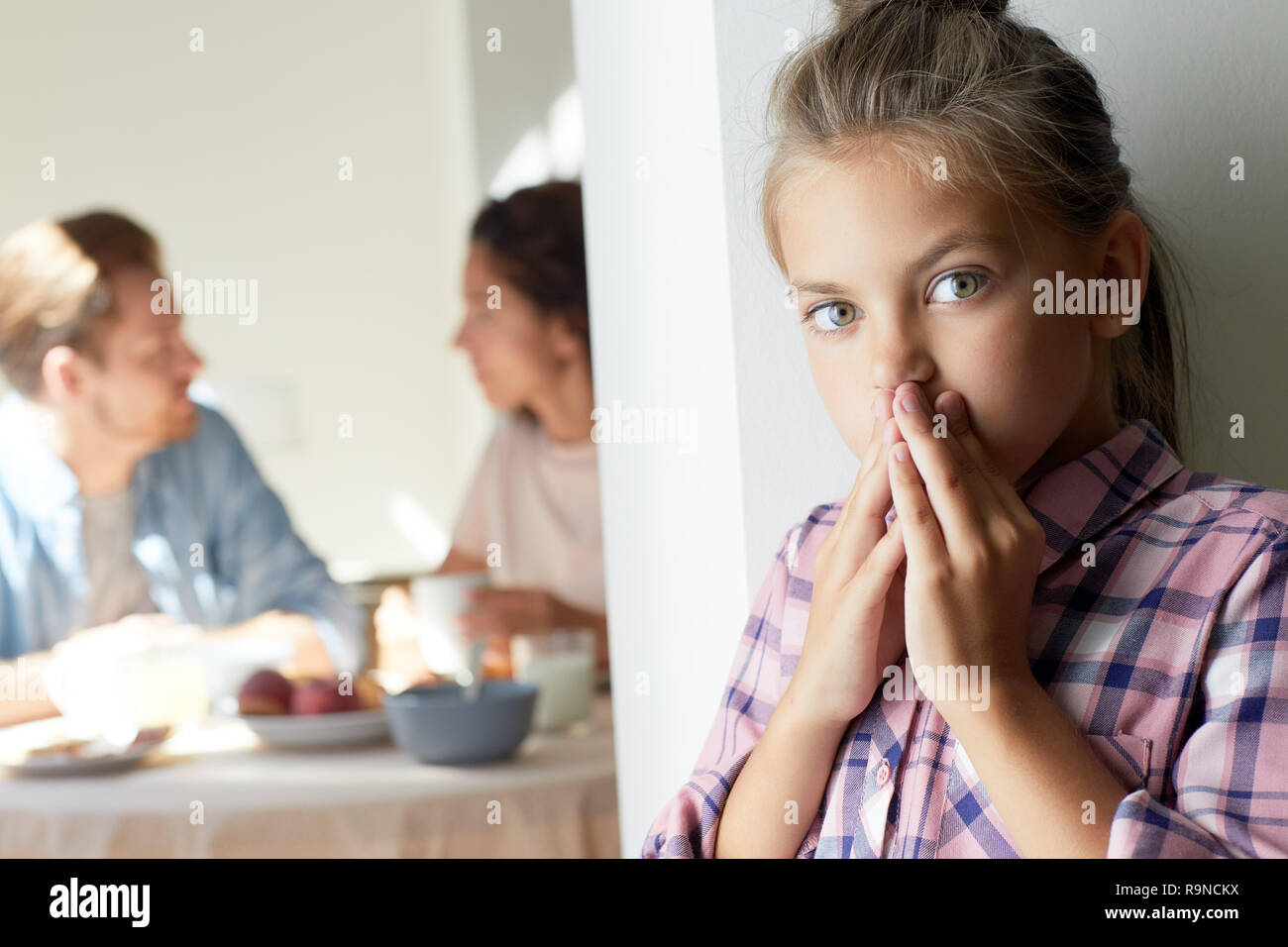 Woman eavesdropping hi-res stock photography and images - Alamy