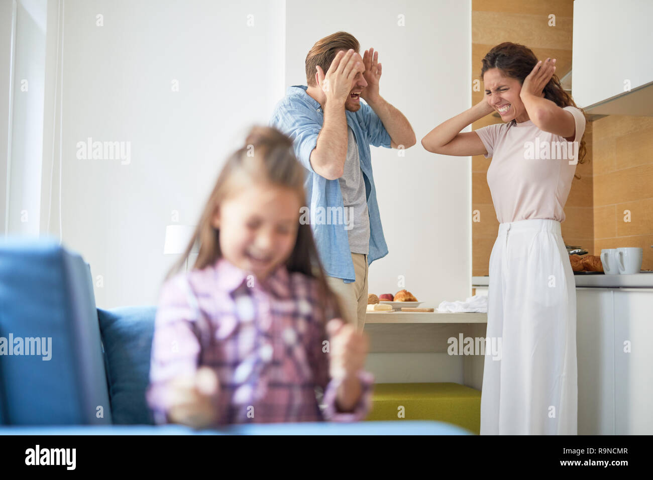 Family shocked come home hi-res stock photography and images - Alamy