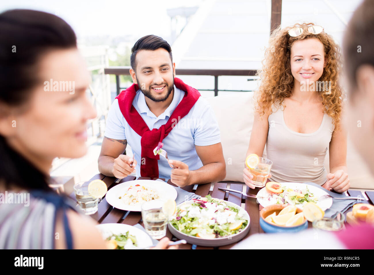 Woman lunch salad outdoor hi-res stock photography and images - Alamy
