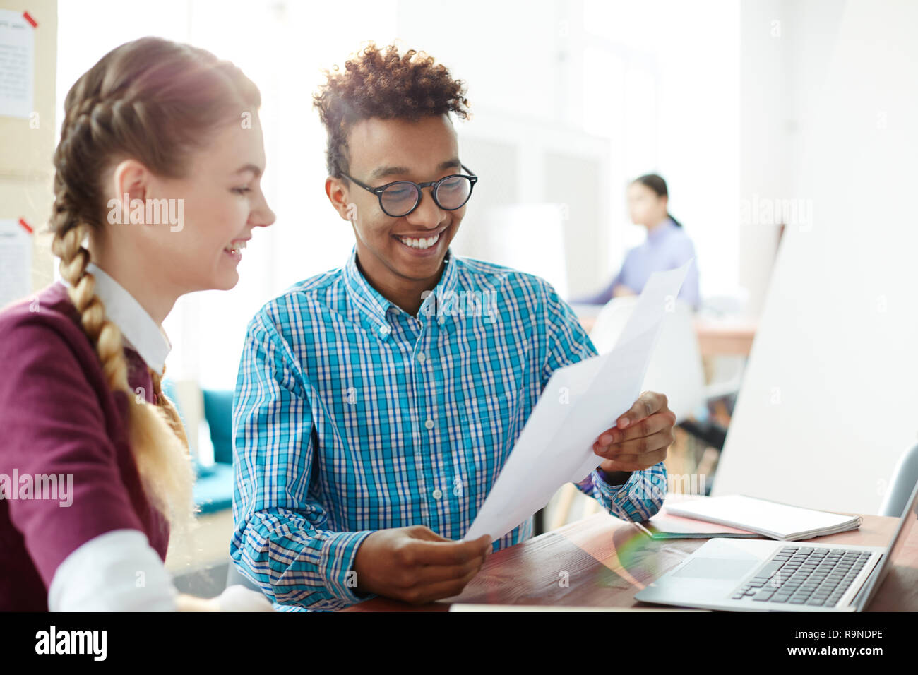 Girl reading paper school hi-res stock photography and images - Alamy