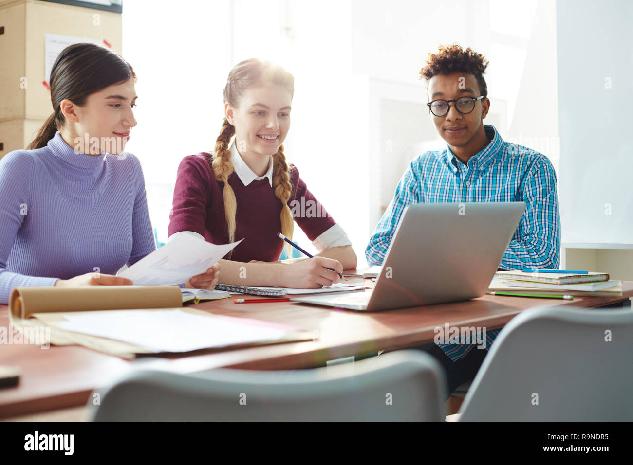Classroom tasks hi-res stock photography and images - Alamy