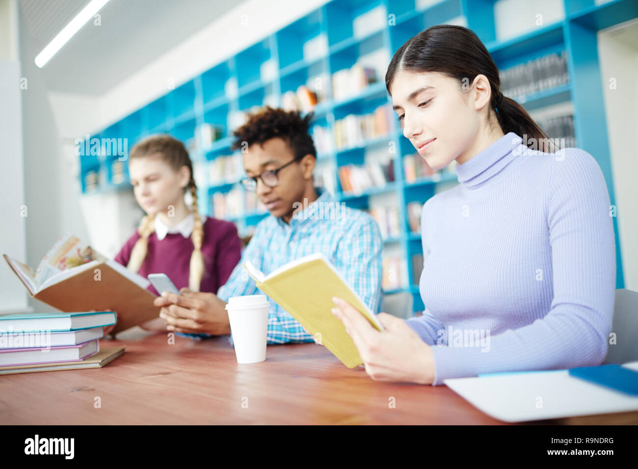 Extensive reading hi-res stock photography and images - Alamy