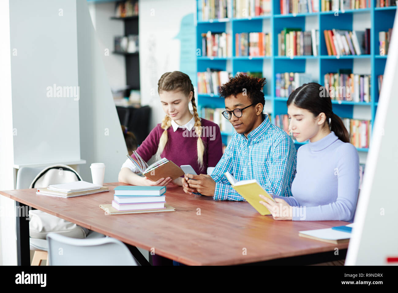 University college busy student study hi-res stock photography and ...