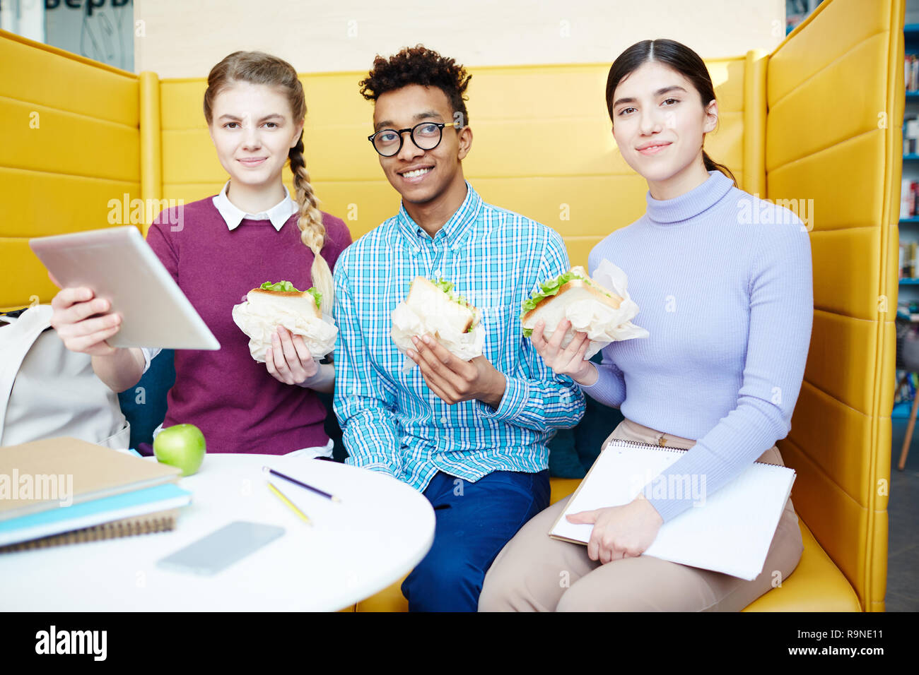 Lunch in college cafe Stock Photo - Alamy