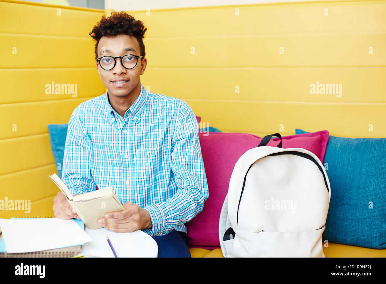 Student 1 book hi-res stock photography and images - Alamy