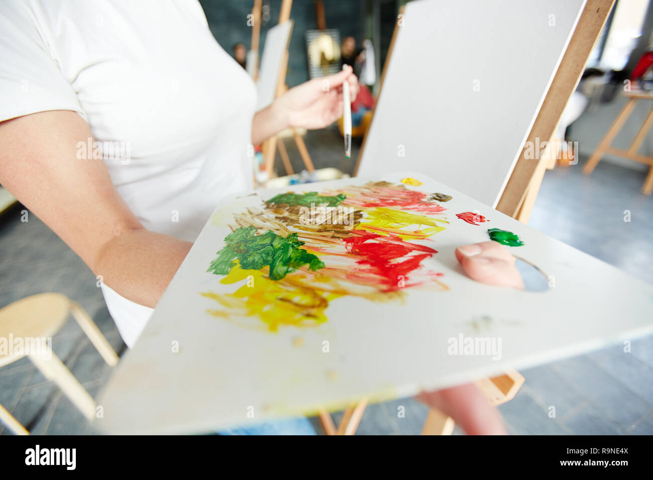 Palette for mixing colors Stock Photo - Alamy