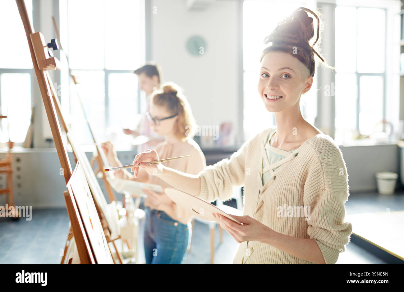 Artist looking drawing studio hi-res stock photography and images - Alamy