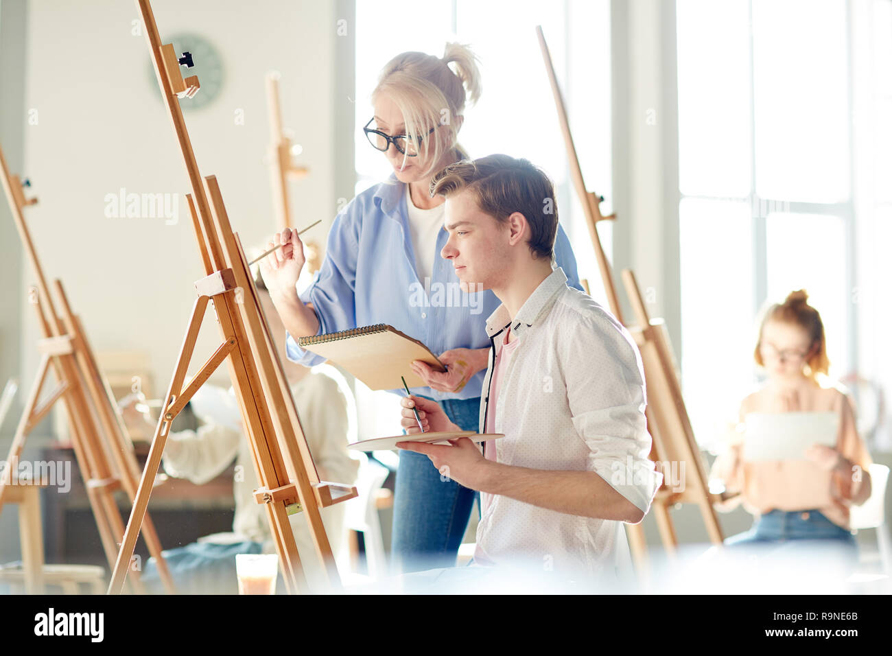 Drawing together art lesson hi-res stock photography and images - Alamy