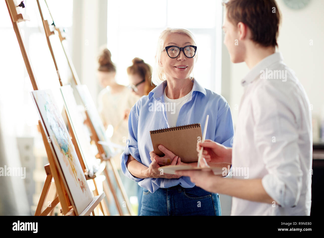 Professional art teacher hi-res stock photography and images - Alamy