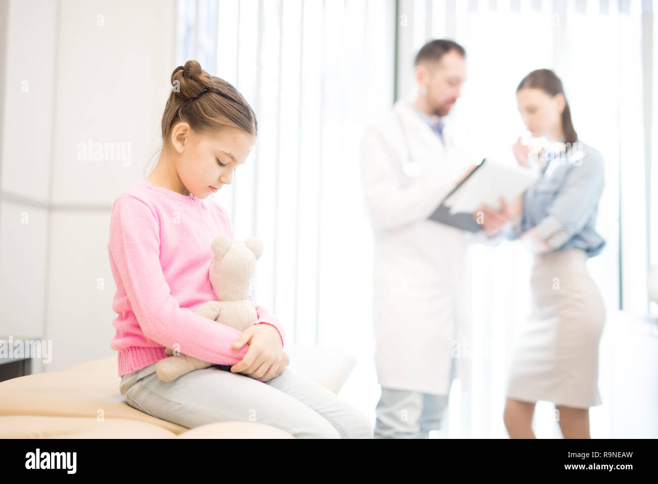 Hospital visit sad hi-res stock photography and images - Alamy