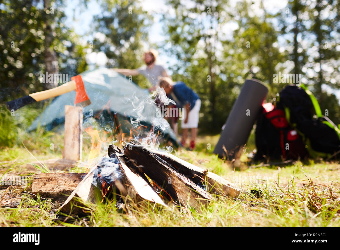 Camp forest hi-res stock photography and images - Alamy