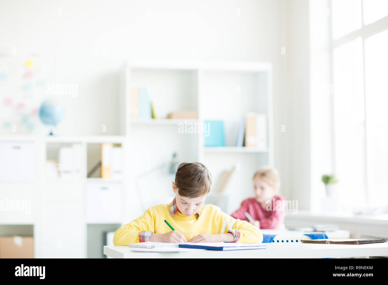 Secondary school child hi-res stock photography and images - Alamy