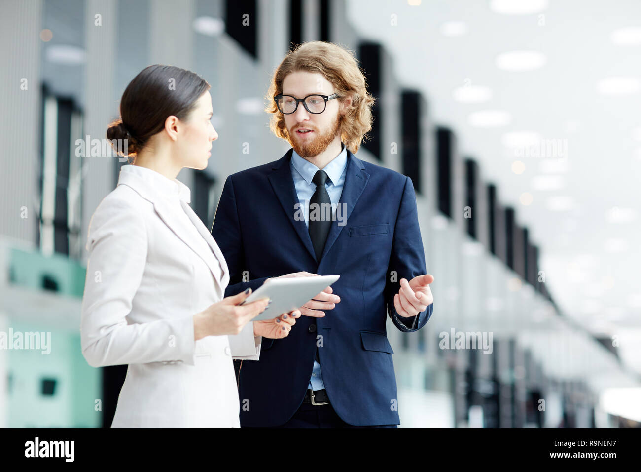 Explaining information hi-res stock photography and images - Alamy