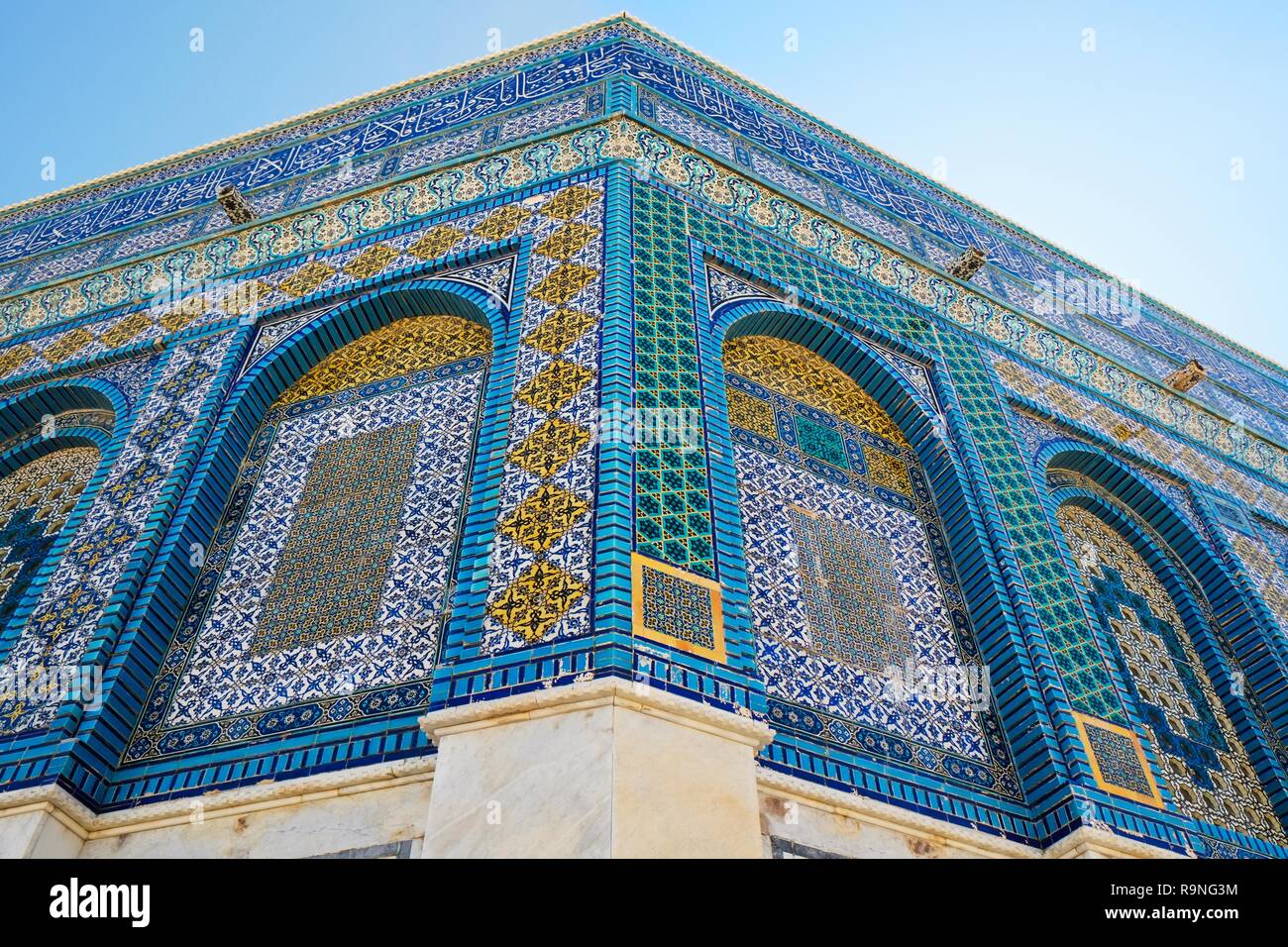 Calligraphy on tiles hi-res stock photography and images - Alamy