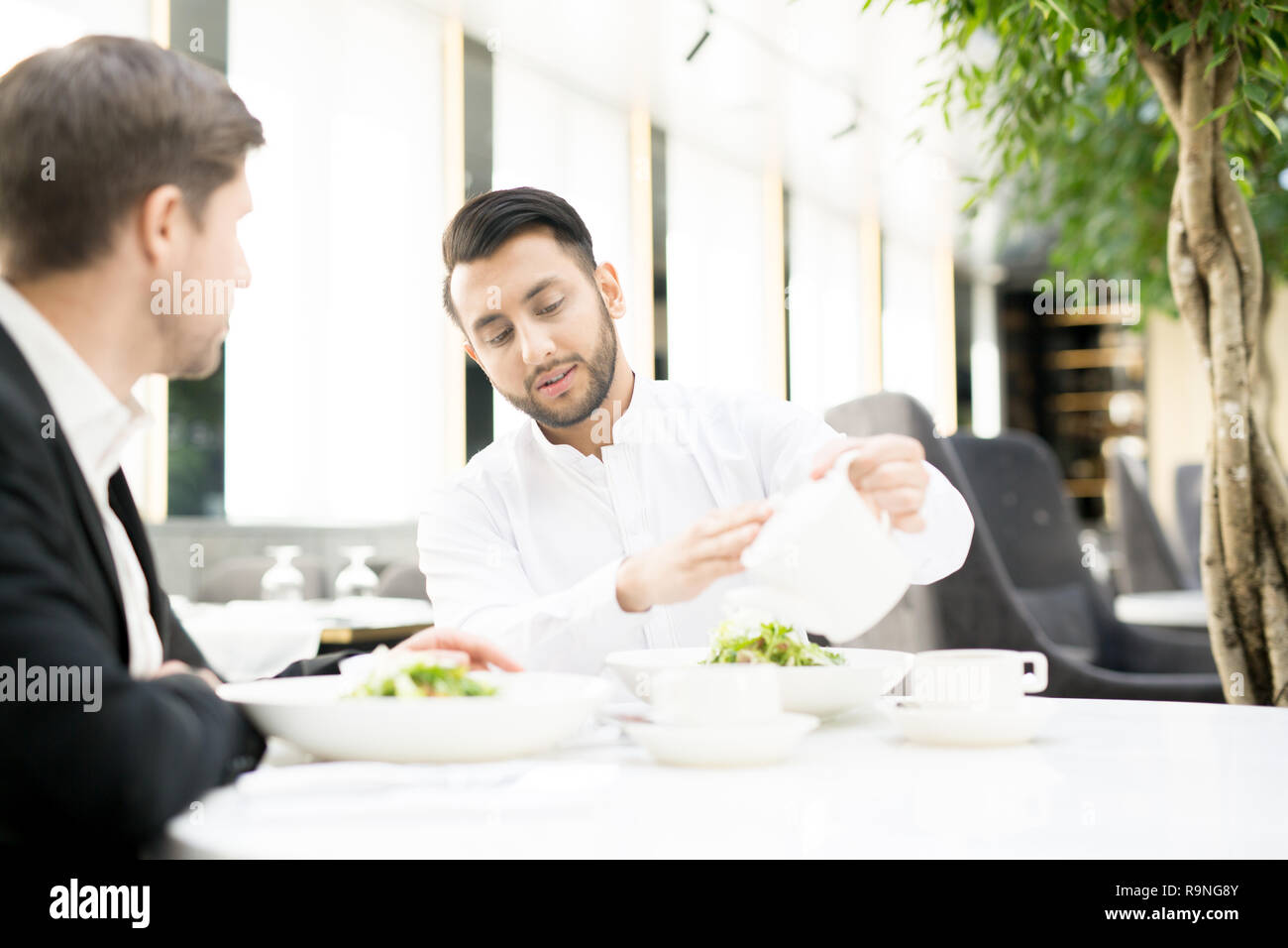 Employees of cafe hi-res stock photography and images - Alamy