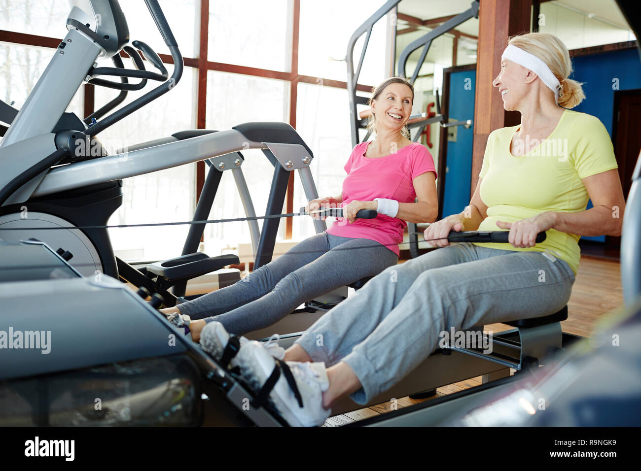Woman rowing gym hi-res stock photography and images - Alamy