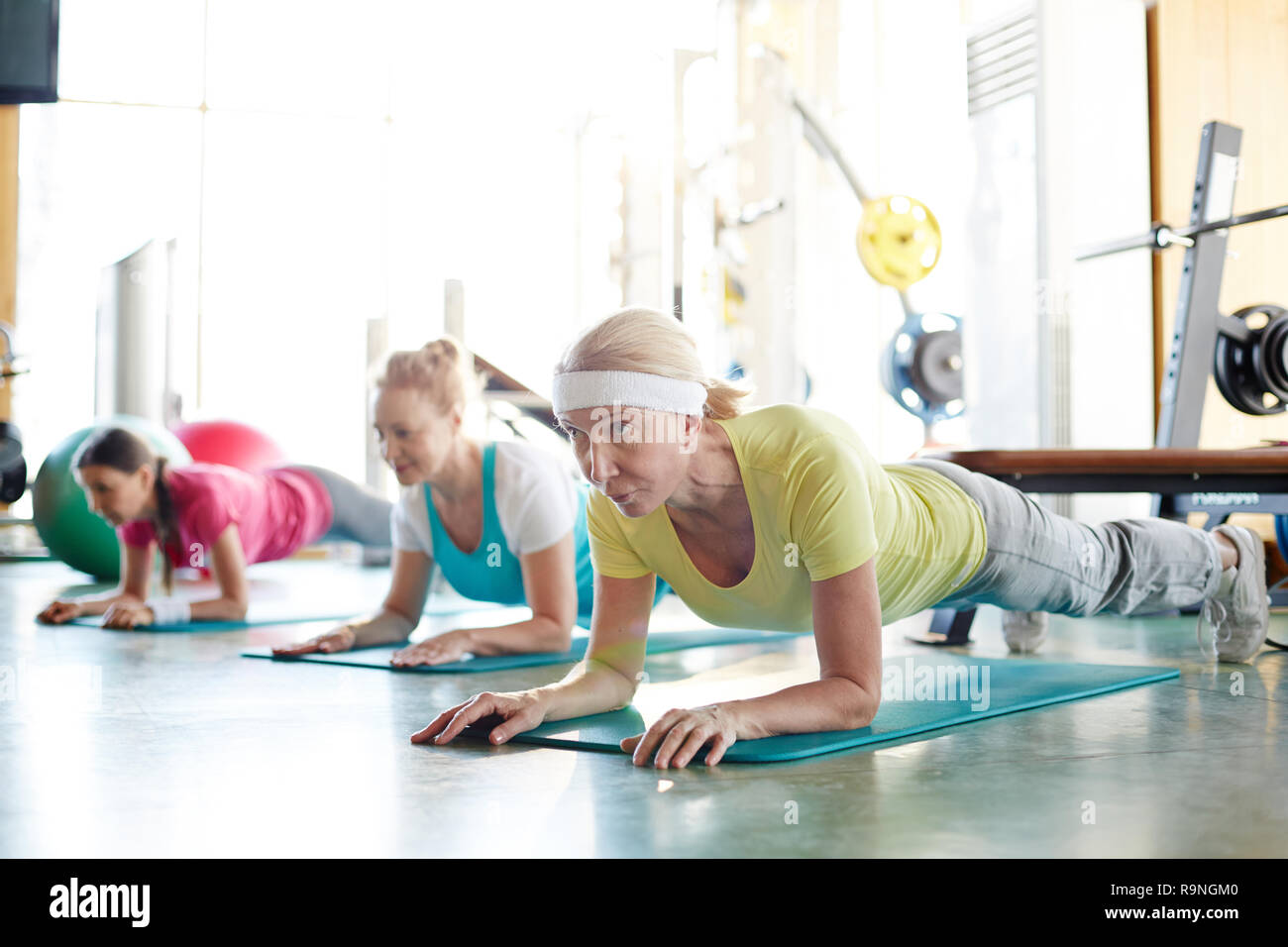 Mature woman the plank exercise hi-res stock photography and images - Alamy