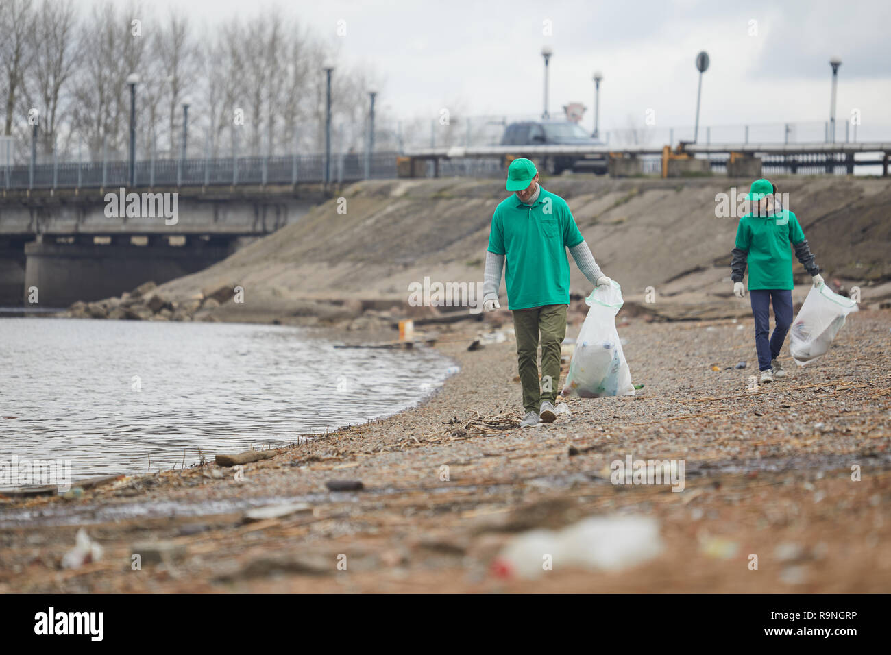 Working beach litter hi-res stock photography and images - Alamy