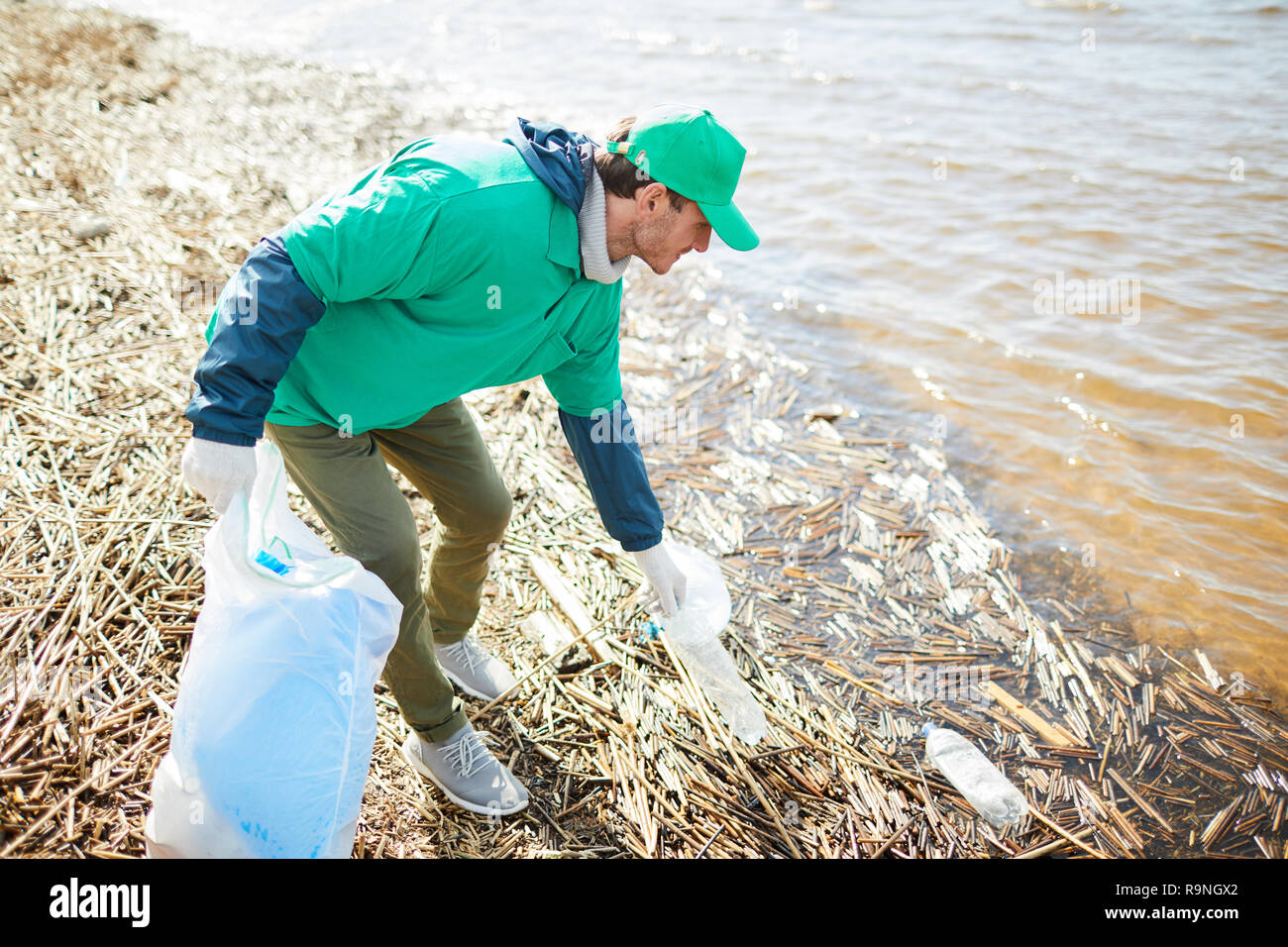 Litter picking river hi-res stock photography and images - Alamy