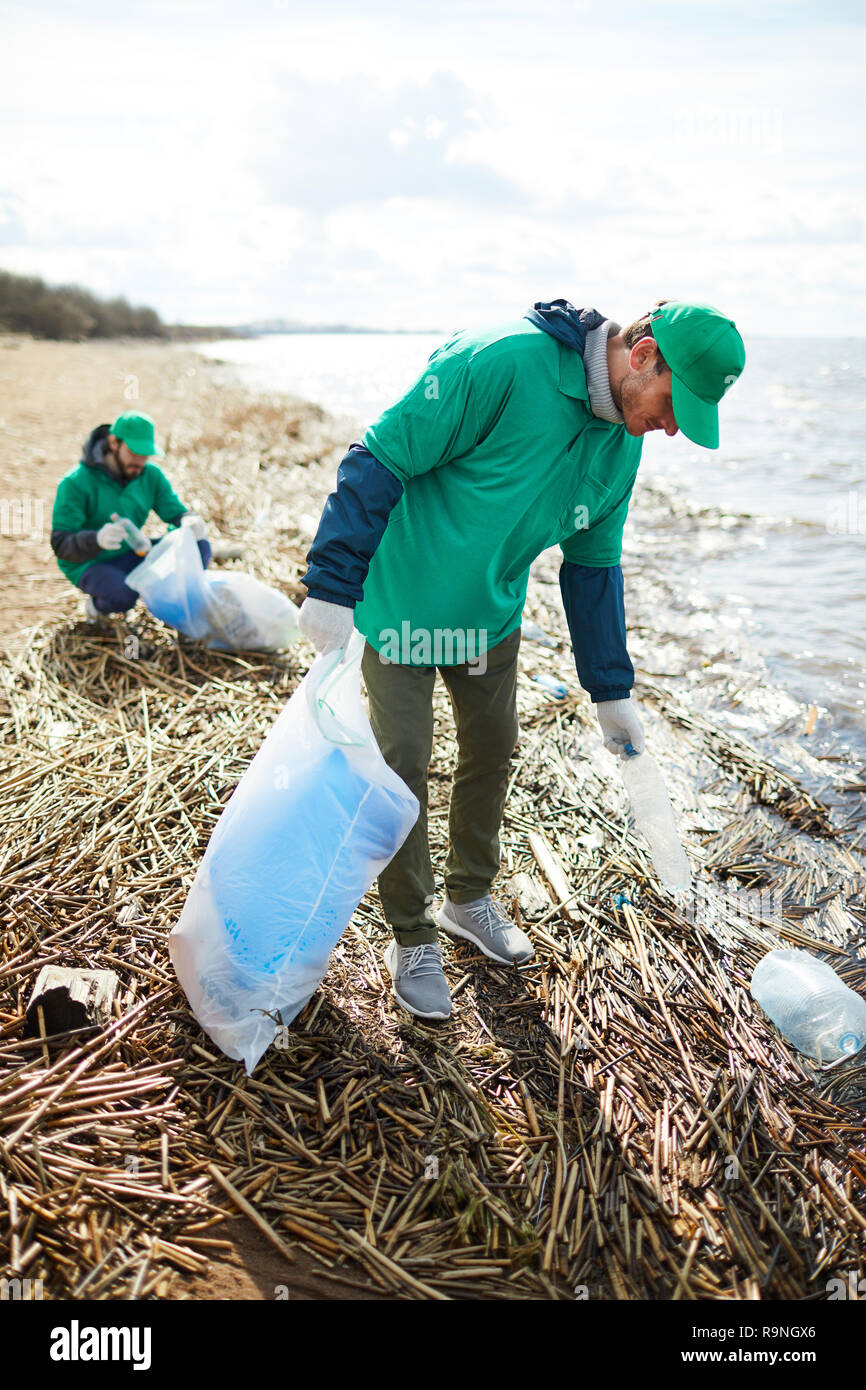 Litter picking river hi-res stock photography and images - Alamy