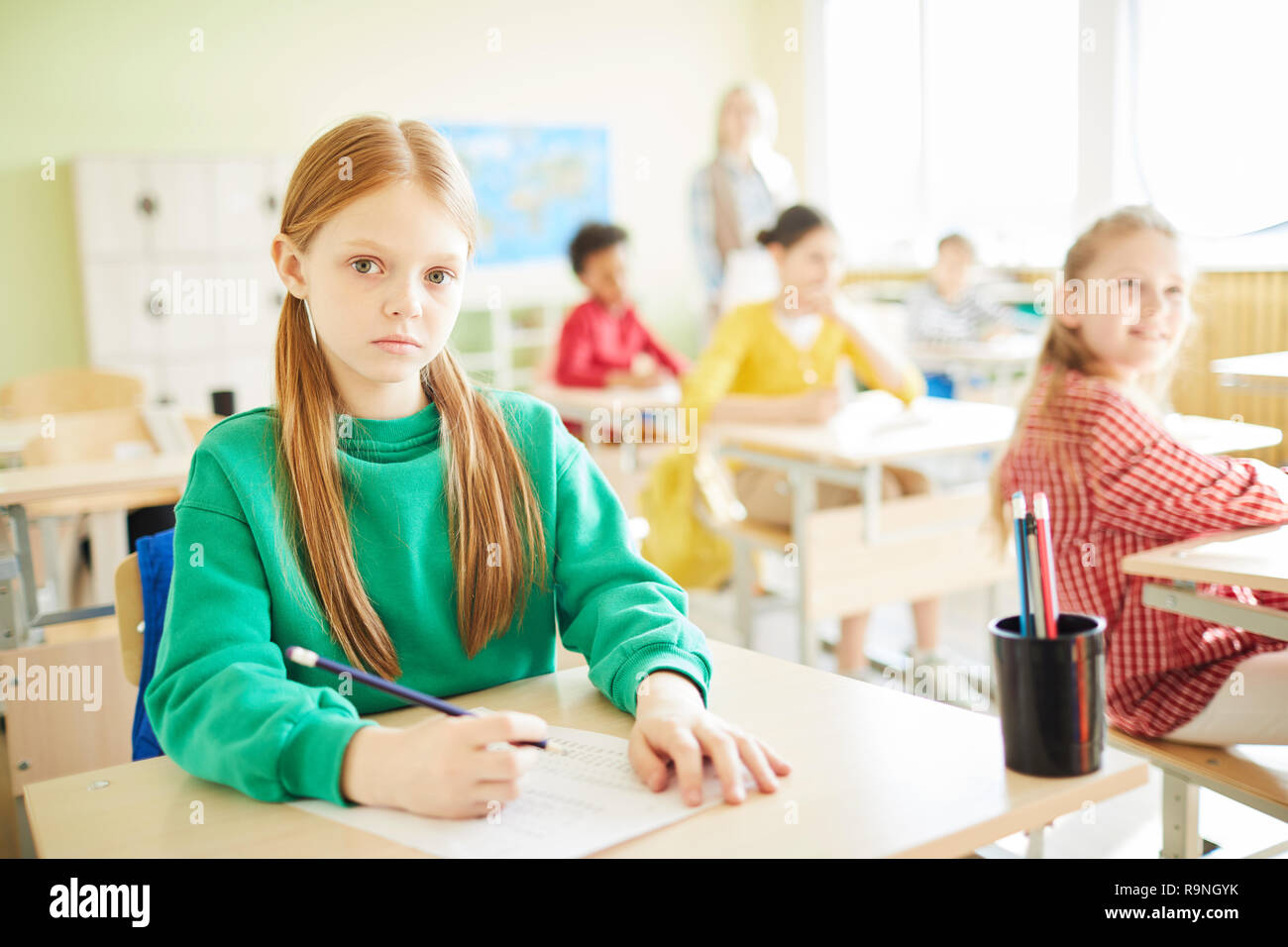 Clever girl hi-res stock photography and images - Alamy