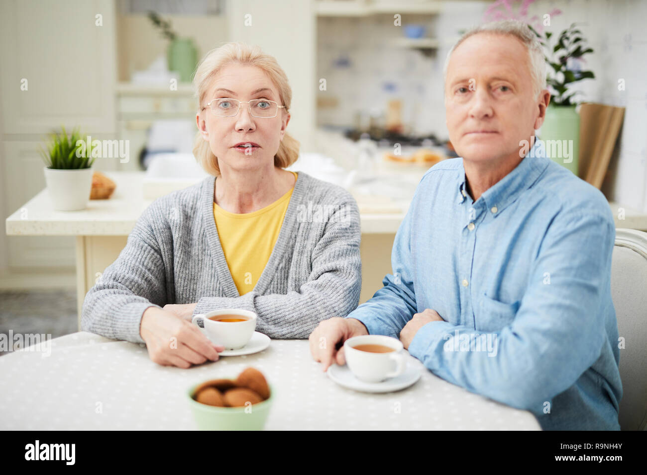 Mature elderly senior seniors hi-res stock photography and images - Alamy