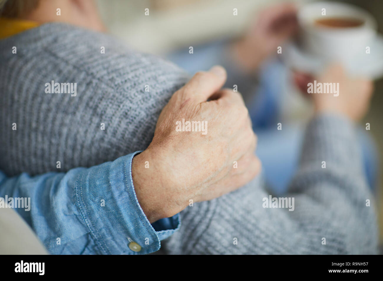 Hand on shoulder hi-res stock photography and images - Alamy
