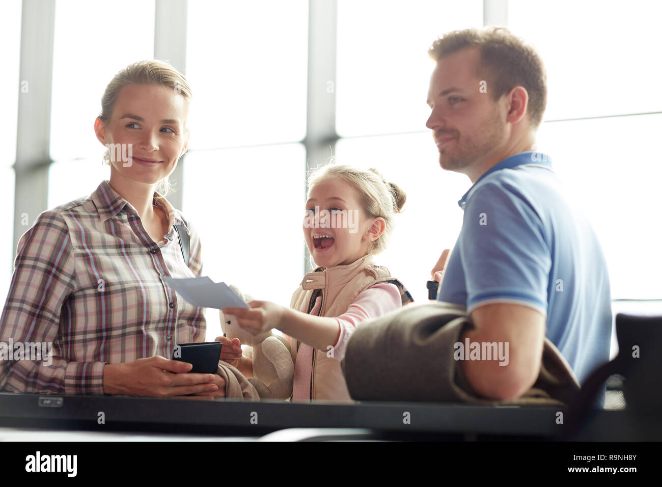 Girl check in airport hi-res stock photography and images - Alamy