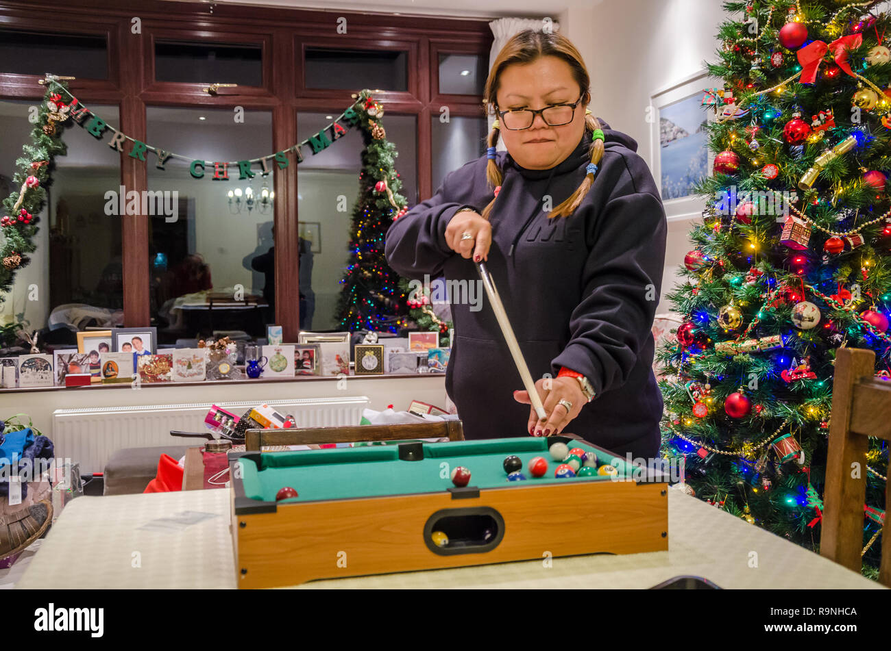 Tabletop activity hi-res stock photography and images - Alamy