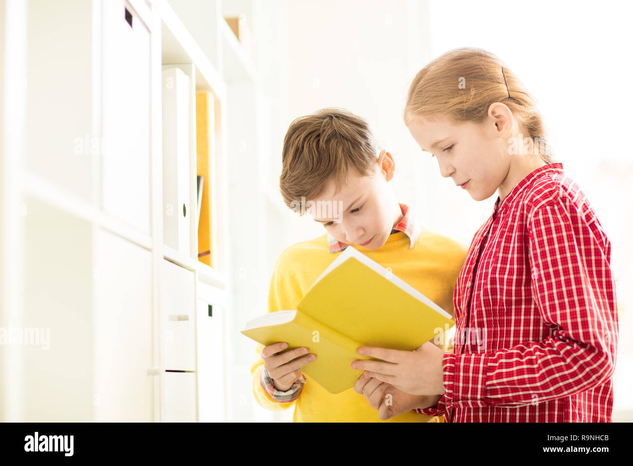 Curious study hi-res stock photography and images - Alamy