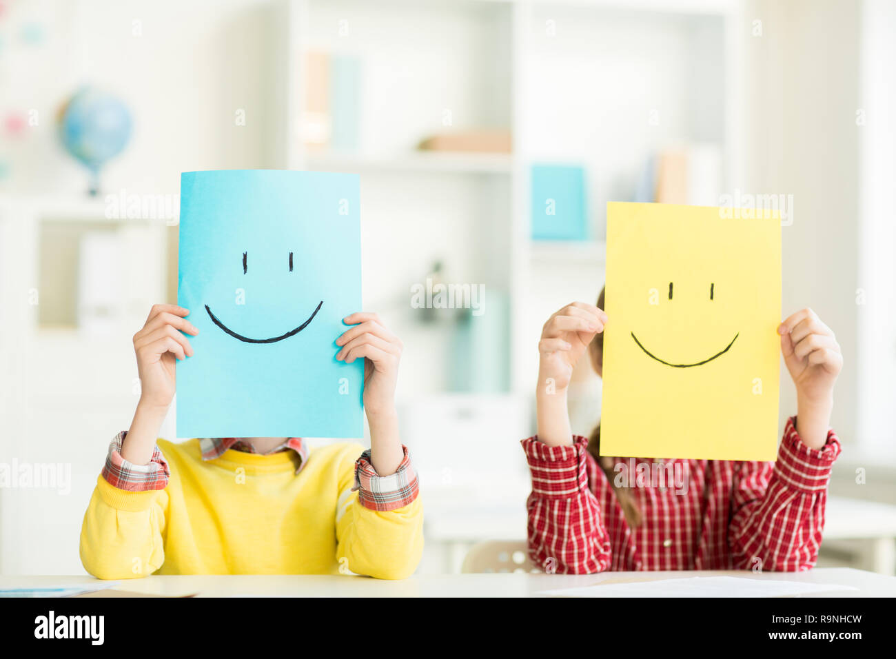 Positive kids hi-res stock photography and images - Alamy