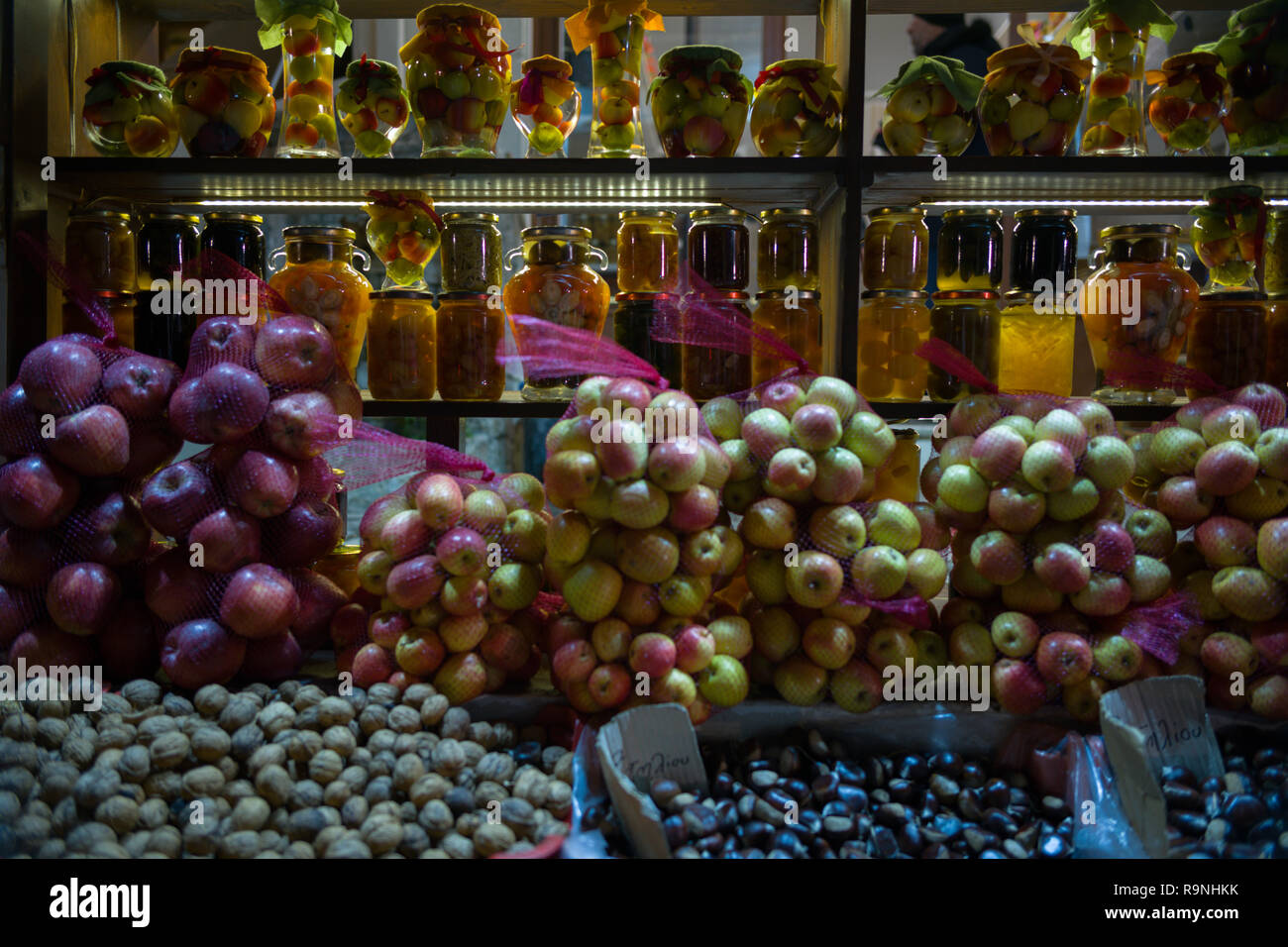 Nuts store hi-res stock photography and images - Alamy