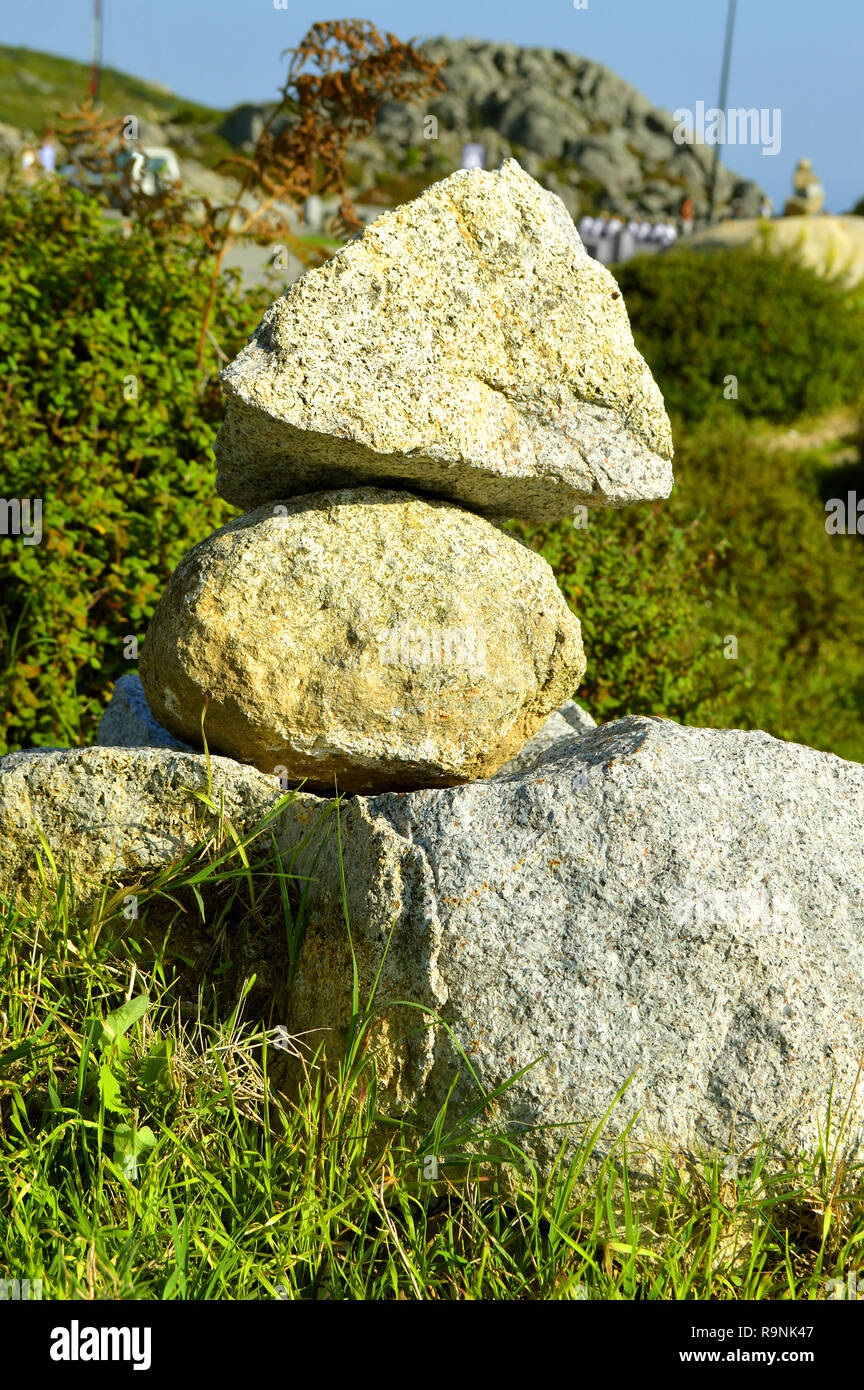 Rock balancing in Foia the highest mountain of Algarve Stock Photo - Alamy