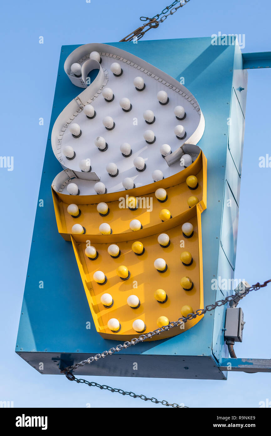 Ice cream signage hi-res stock photography and images - Alamy