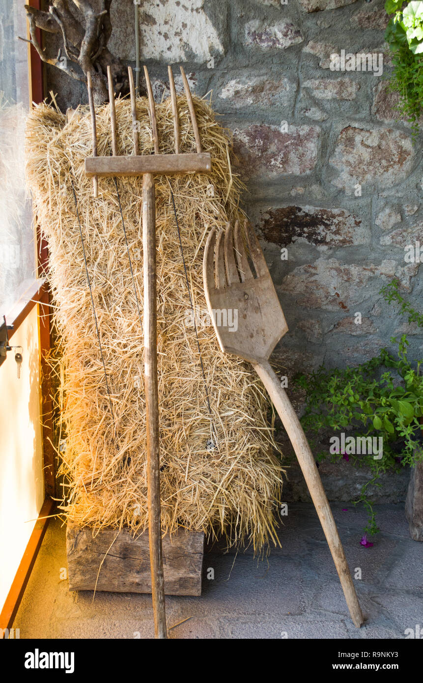 Value Wooden Pitchfork