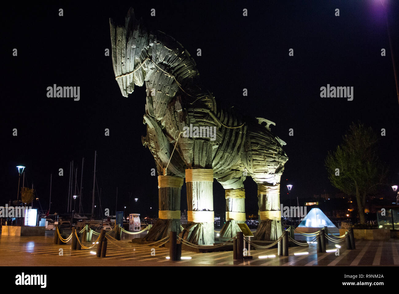 Trojan war horse hi-res stock photography and images - Alamy