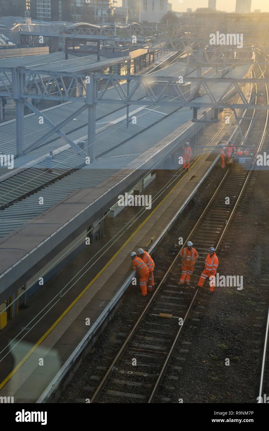 Doing maintenance work hi-res stock photography and images - Alamy